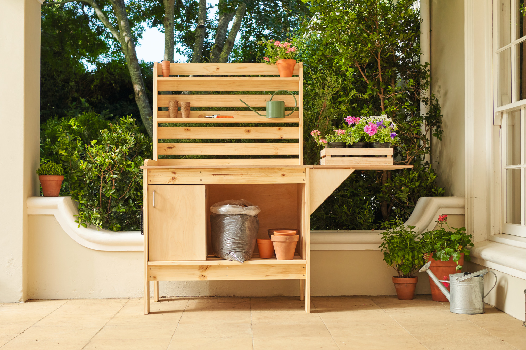 DIY wooden potting bench: instructions | STIHL